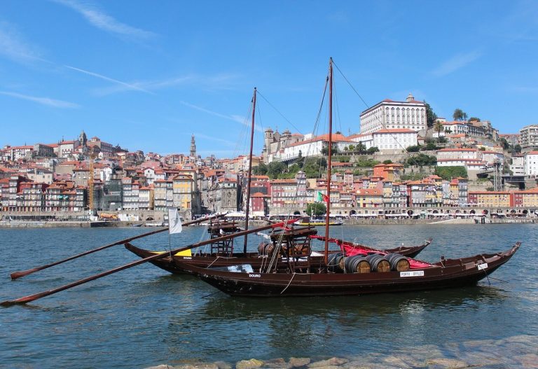 Barcos Rabelo: Emblemática embarcação do rio Douro, Porto